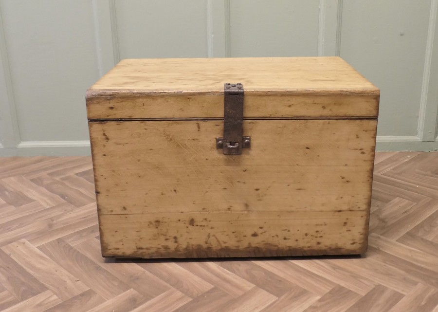 19th C Golden Oak Traveling Silver Chest by Elkington For Sale