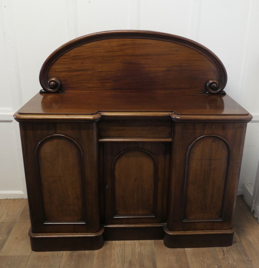 Beautifully Proportioned Victorian Sideboard or Chiffonier For Sale