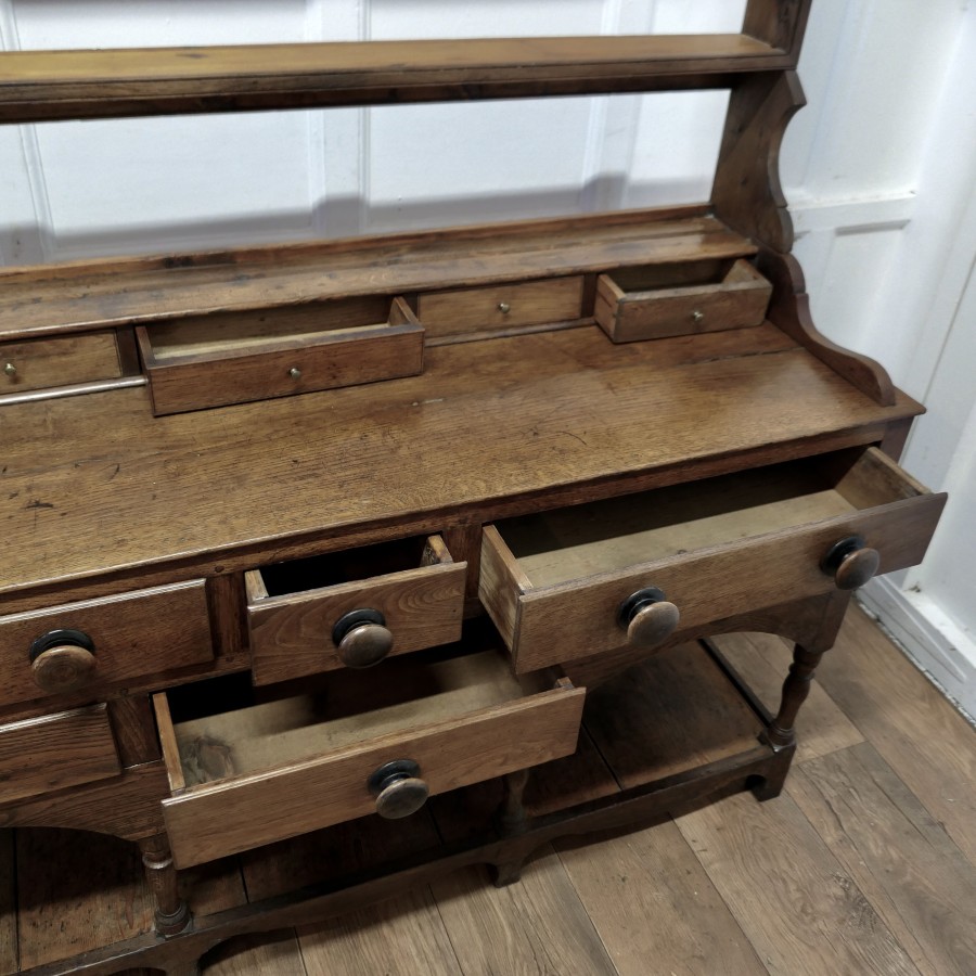 Georgian Country Oak Cottage Dresser The dresser has a shelved top with ...