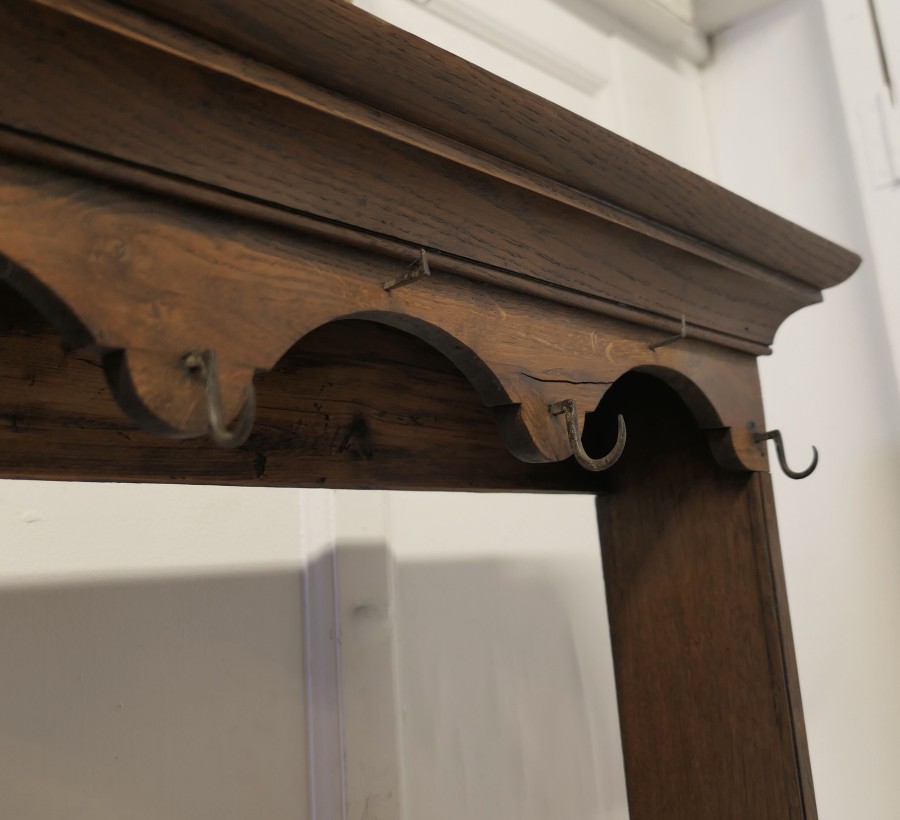 Georgian Country Oak Cottage Dresser The dresser has a shelved top with ...