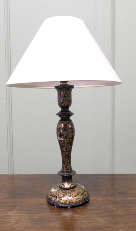 Hand Made Painted Table Lamp A very pretty piece For Sale